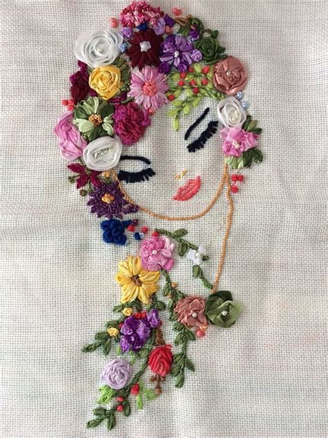 ВЫШИВКА Простая и объёмная крестиком и гладью лентами и бисером синелью и изонитью а также