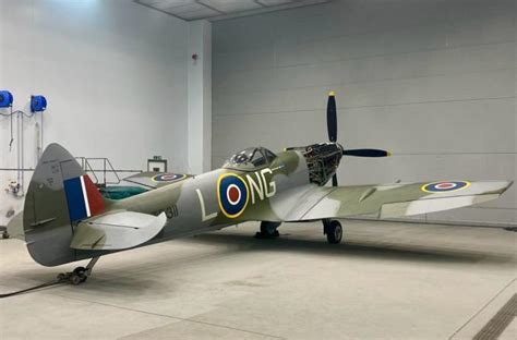 Bbmf Spitfire Wears New Tribute