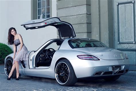 Mercedes Benz SLS AMG Babe Autooonline Magazine