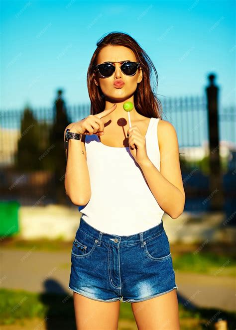 Free Photo Glamour Stylish Woman Model In Summer Bright Cloth In The