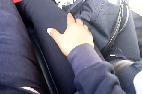 Tocando Pierna Bus Agarrando 3 3 Xhamster