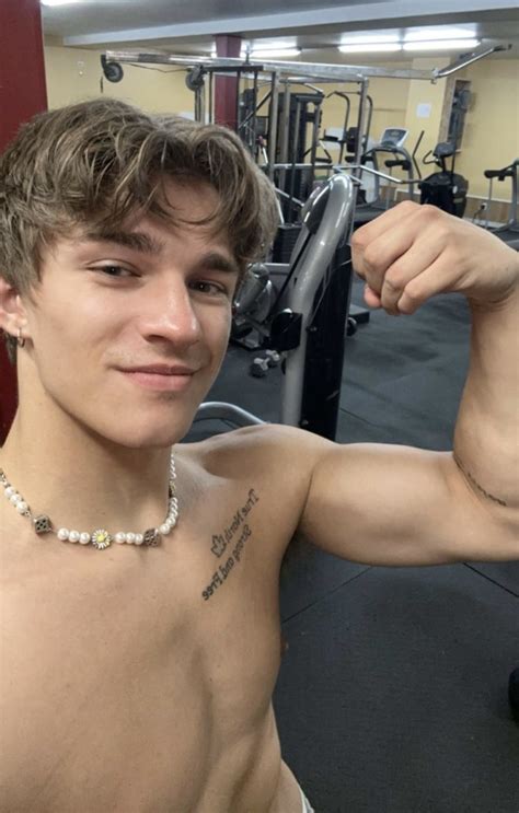 Thestarscomeouttoplay Alex Sampson Shirtless And Barefoot