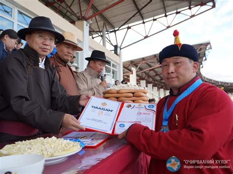 ОЧИРВААНИЙ ХҮЛЭГ МСУХолбоо Завхан аймгийн Дөрвөлжин сумын 100 жилийн ойн үндэсний бөхийн