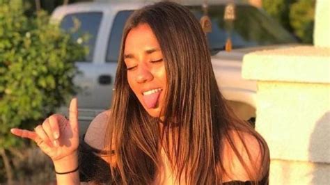 Destinney Durón Luce Hermosa Dentro Y Fuera De La Cancha