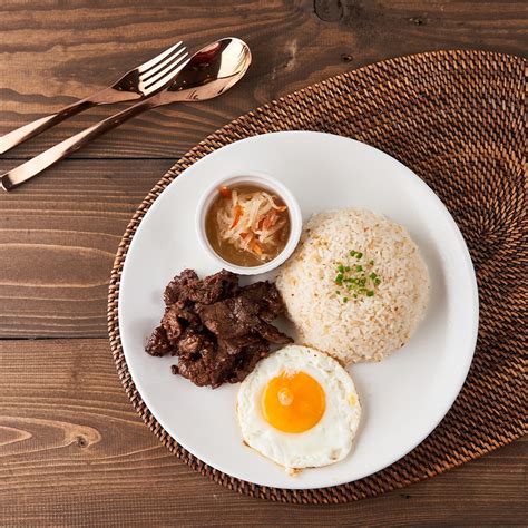 Tapsilog La Luna Cafe