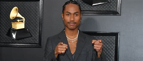 Steve Lacys Naked Photo Prompted Funny Reactions