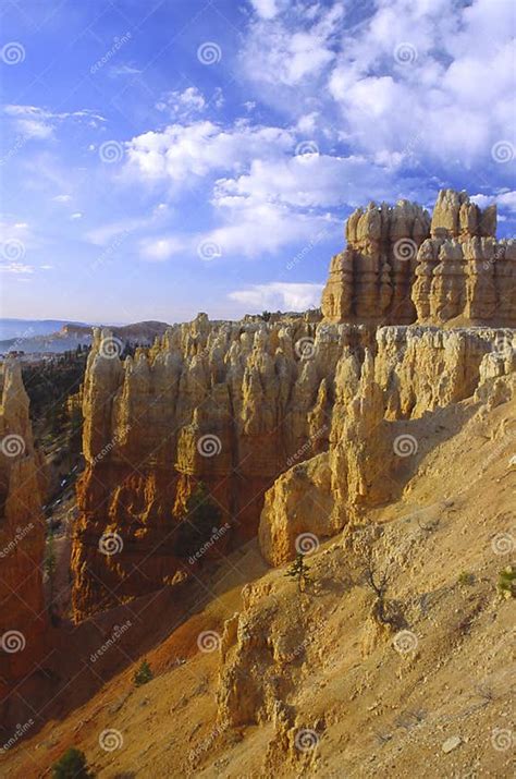 Bryce峡谷日出犹他 库存照片 图片 包括有 云彩 日出 峡谷 岩石 公园 风景 原野 犹他 5095676