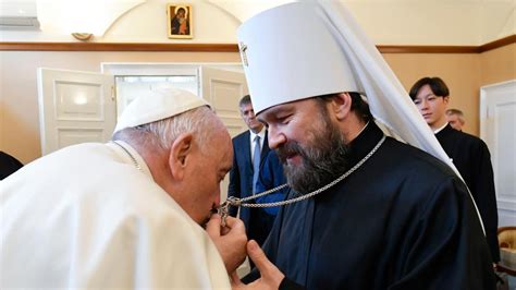 Папа Франциск приїхав до Угорщини та зустрівся з підсанкційним митрополитом РПЦ