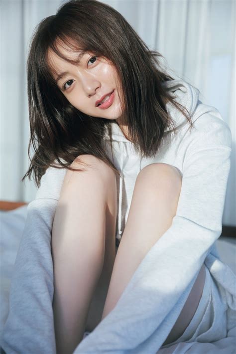 画像2 12 フジ佐久間みなみアナ、美脚披露フィギュアスケート姿のアザーカット特別公開 1週間で重版出来決定【1stフォトブック「みなみ