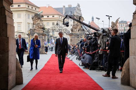 Predsednik Vlade Dr Robert Golob V Pragi Na Neuradnem Srečanju članov