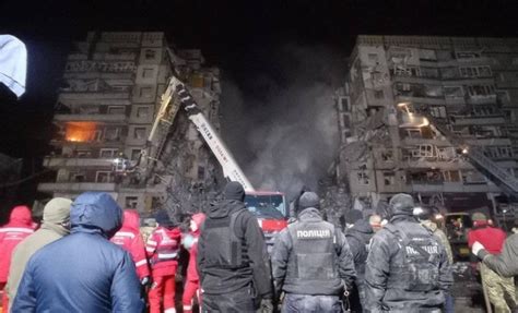 Руска ракета порази блок в Днепър 21 души са загинали снимки