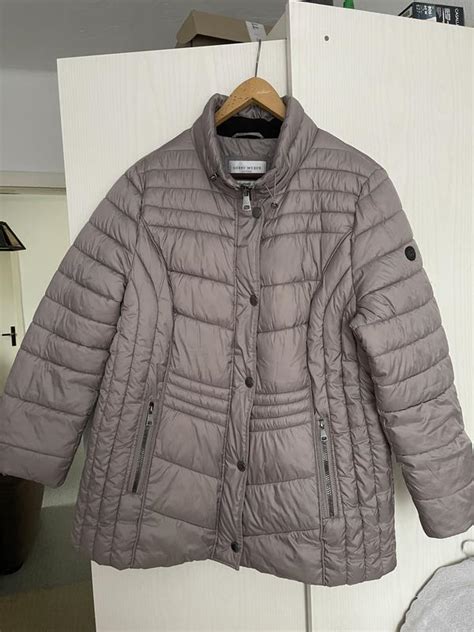 Жіноча куртка — ціна 550 грн у каталозі Куртки Купити жіночі речі за доступною ціною на Шафі