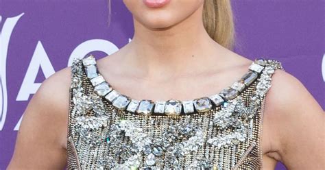 Taylor Swift Admits Biggest Fears In Issue Of Marie Claire And Lists