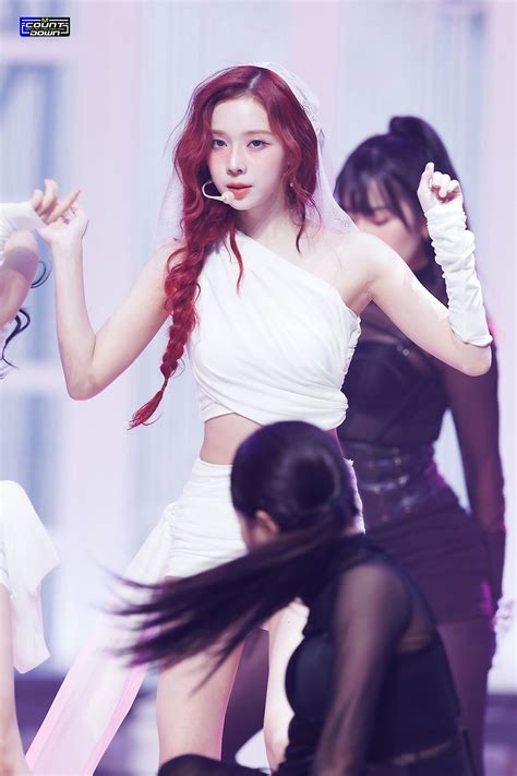 에스파 윈터 빨간머리 크롭 민소매 겨드랑이 걸그룹 연예인 짤티비 Jjtv Kr