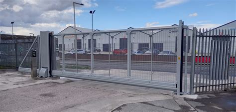 Safe And Secure Access For Construction Heavyweights Ainscough Crane Hire Heras Uk