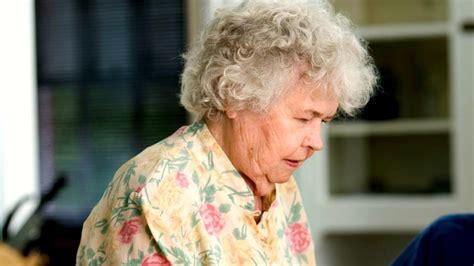 Бабушка хотела передать внуку квартиру взамен на уход но осталась и без квартиры и без ухода