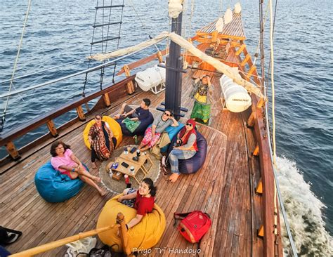 Alternatif Healing Di Sekitar Jakarta Naik Phinisi Ke Pulau Pari