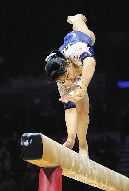 18歳渡部葉月一気に金 体操世界選手権平均台中日新聞Web