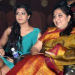 Varalaxmi Sarathkumar Height Age Babefriend Family Biography StarsUnfolded