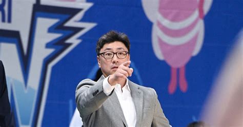 ‘팀 41점 김도완 감독 한숨 슛이 이렇게 안 들어가는데 어떻게 이기나” Is 패장