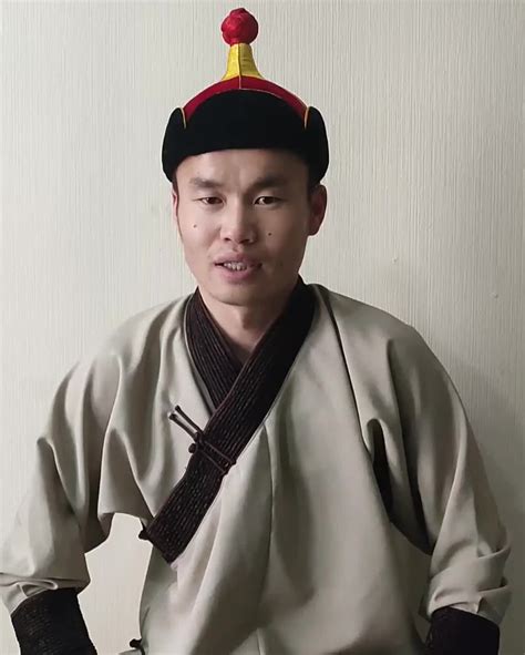 Үндэсний бөх тайлбарлагчийн цахим уралдааны оролцогч Хувийн дугаар № 4 Түмэнбаяр овогтой