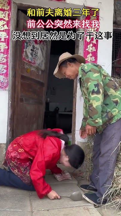 老公三年前出轨小三，跟我离婚了，我带着女儿，儿子跟着他，三年来我没有再嫁，我怕女儿受委屈，这些年来公公一直偷偷救济我们娘俩，前夫虽然不好，公公对我真的没话说，孩子有这样的爷爷疼，也是幸福的