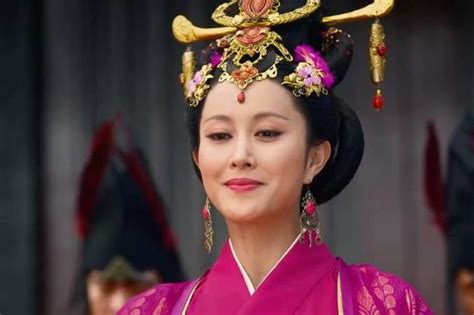 芈月传：芈姝出嫁时，郑袖美滋滋的表情谁注意了？