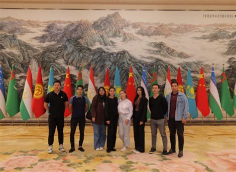 乘峰而上再话丝路情缘 我校组织来华留学生参加国际友人走读西安主题沙龙活动 西北政法大学国际交流与合作处