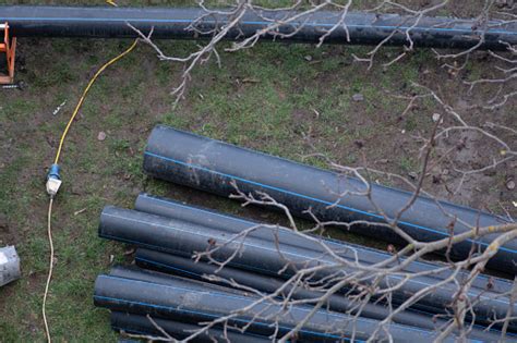 위생 배관 플라스틱 적층 Pvc 플라스틱 산업용 파이프 플라스틱 적층 Pvc 산업용 파이프 주택 프로젝트 배수 운하 하수 건설 선택적 초점 평면도 0명에 대한 스톡 사진 및