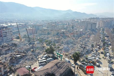 土耳其震区实录家园变成一片废墟土耳其百姓留守不愿离去 腾讯新闻
