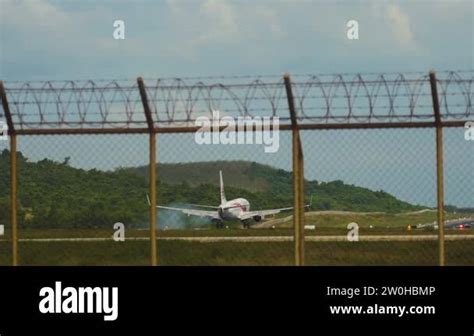 Airplane Boeing 737 Landing Stock Videos And Footage Hd And 4k Video