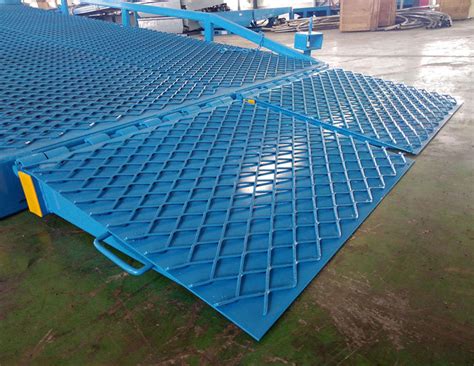 Mobile Container Forklift Loading Dock Ramp 10ton 10000kg Capacity Customized Platform