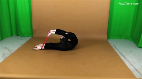 Rima Really Makes Acrobatics Special With Her Moves Eporner