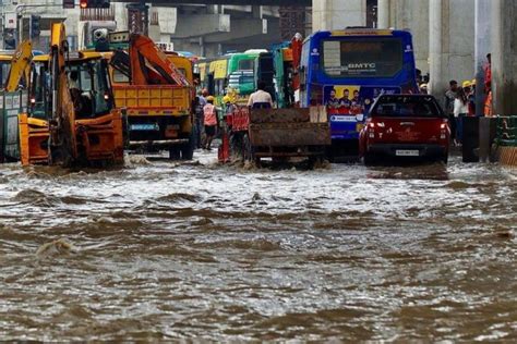 Энэтхэгийн Бангалор хотод 2011 оноос хойш хамгийн их хэмжээний хур тунадас унажээ Delhii Mn