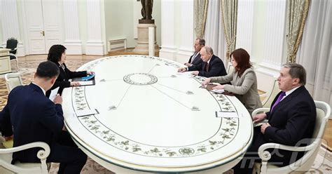 北 최선희 푸틴 접견 주민들에 공개…북러 친선 의지 강화