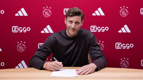 Ajax Legt Wout Weghorst Vast