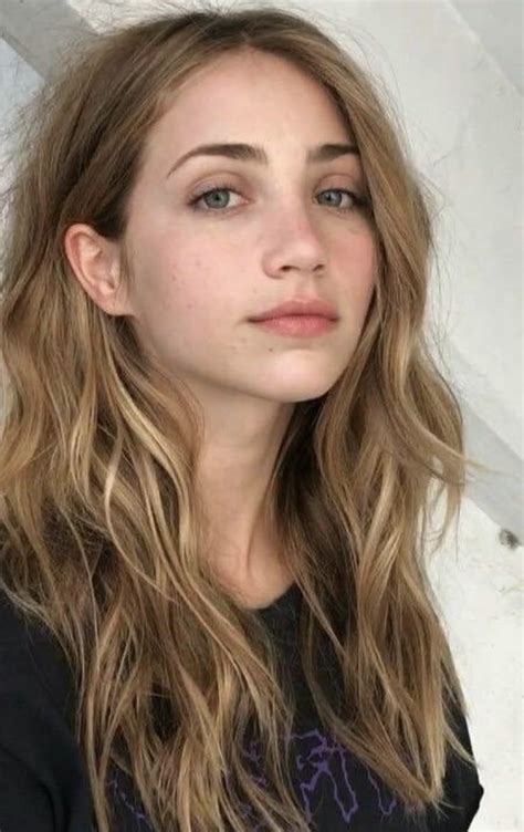 Emily Rudd Actrice Blond Portrait Féminin
