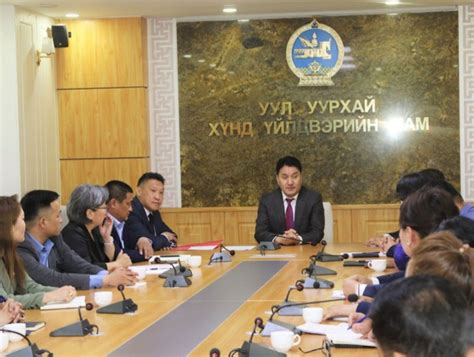 Уул уурхай хүнд үйлдвэрийн салбарын нутгийн захиргааны улсын байцаагчид эрхээ авлаа