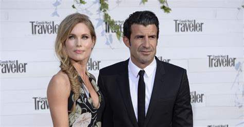 피파 회장 출마 루이스 피구 미모의 아내와 레드카펫 등장