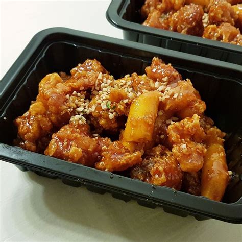 닭강정 Dak Gang Jung Fried Boneless Chicken Mixed With Starch Syrup