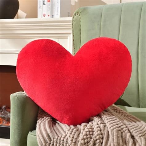 Maitys 2 Pieces Heart Shaped Decorative Pillows Faux Fur