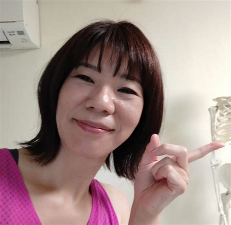 膝を突っ張って立ったり、腰を反らせて関節を締めてませんか？関節に空間を作る意識をしてあげてね！ グランツ｜大阪府高槻市：完全個室女性専用本格整体サロン