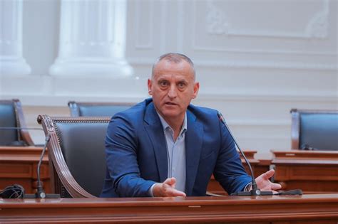 Екс министерот за здравство Меџити е нов директор на Неврологија рече Таравари Реален Медиум