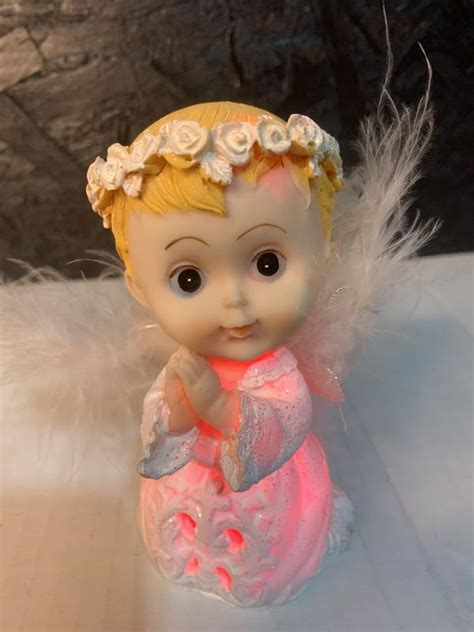 Ангел з підсвіткою — ціна 145 грн у каталозі Статуетки Купити товари для дому та побуту за