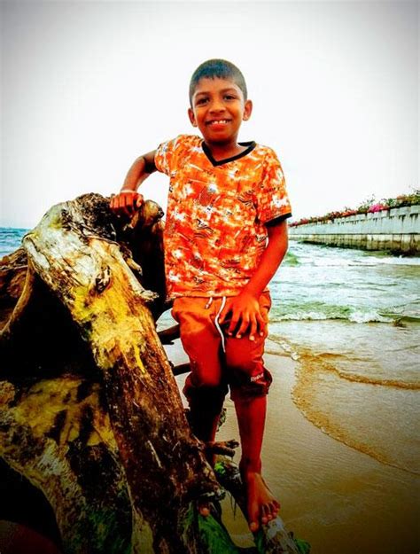 පාසල් භුමියේ තිබූ බොක්කුවක් ඇග මතට පෙරලිමෙන් පාසල් සිසුවෙකු මරුට Ada