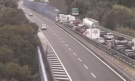 Situazione Autostrade Incidenti In A12 E A10 Code E Rallentamenti