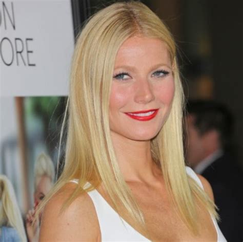 Gwyneth Paltrow Surprinsă în Bikini Artista De Invidiat La 45 De Ani