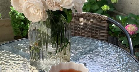 결혼 고요한 꽃 꽃꽂이 꽃병 꽃이 피는 낭만적인 낮 녹지 로맨스 모란 봄 부드러운 색상 팔레트 부케