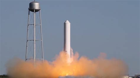 Spacex Hovering Grasshopper Rocket Reaches New Heights Cnet Spacex Hovering Grasshopper Rocket Reaches New Heights Cnet