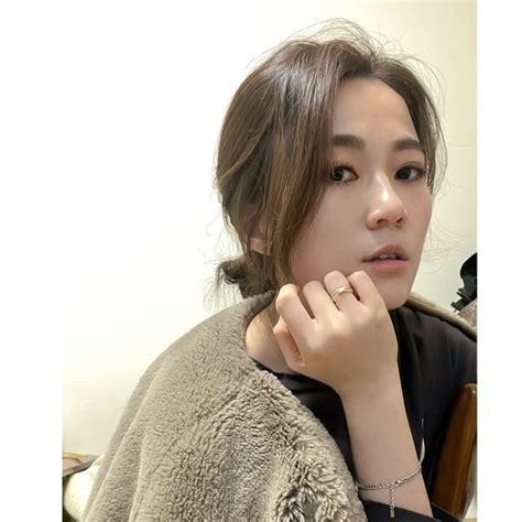 媽媽問你你是怎麼從天上下來找媽媽的 因為我很喜歡媽媽 那你在媽媽肚子裡都在幹嘛 吃西瓜和鳳梨啊這是真的我驚呆 那你